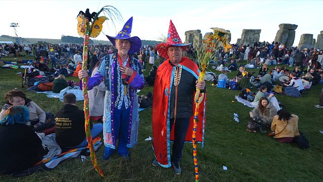 'Merlin' turns up at Stonehenge for the summer solstice