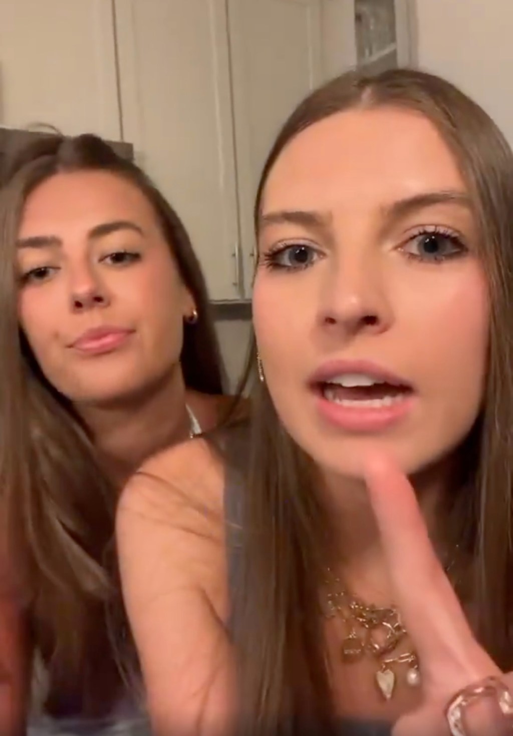 Desperate singles beg 'cute men' to approach them at bars: 'Can y'all ...