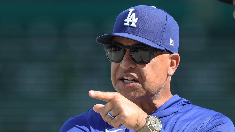Dave Roberts shares unique Father's Day bond with former Dodgers teammate