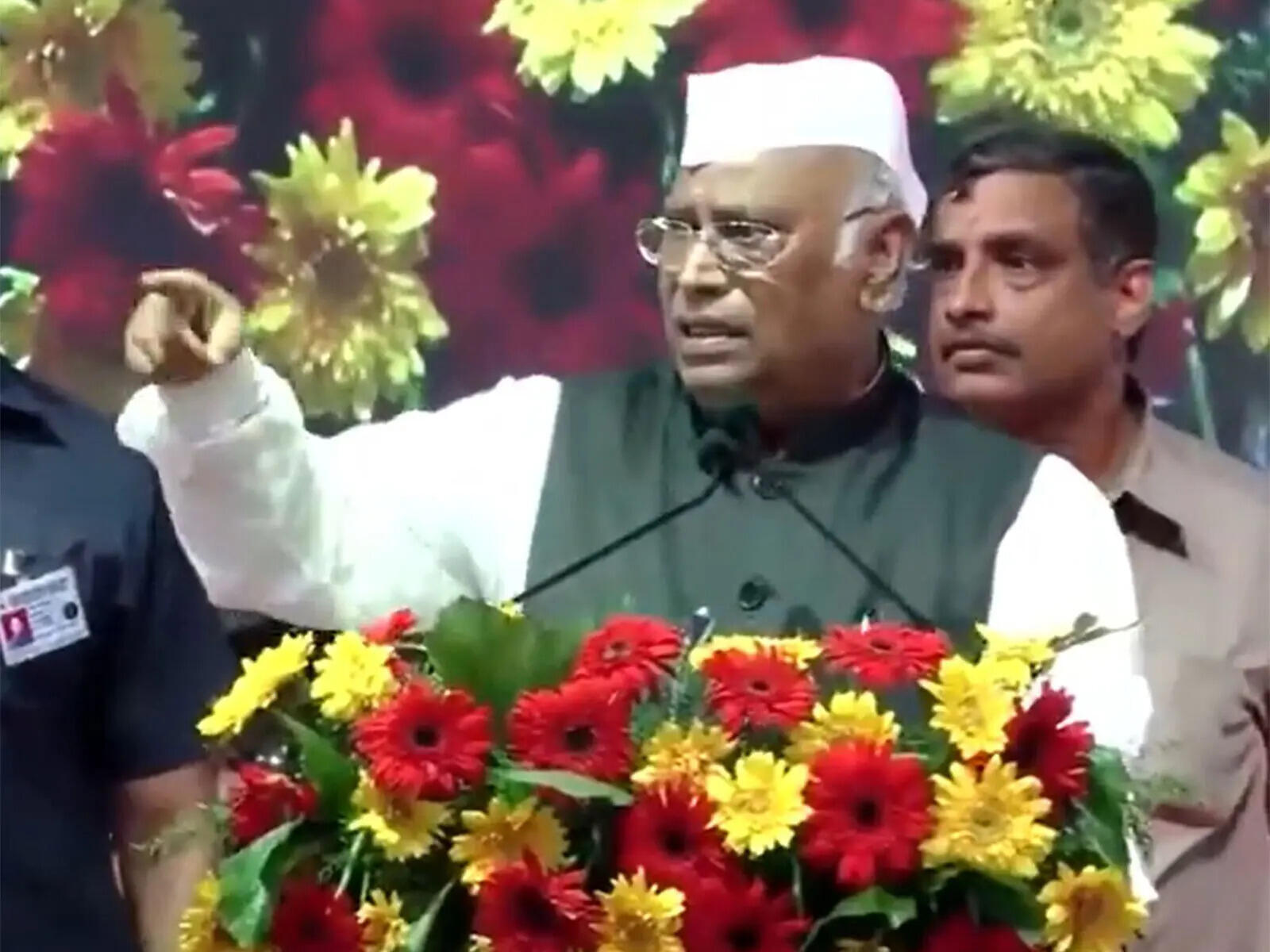 'You useless fellows...': Mallikarjun Kharge warns of disciplinary ...
