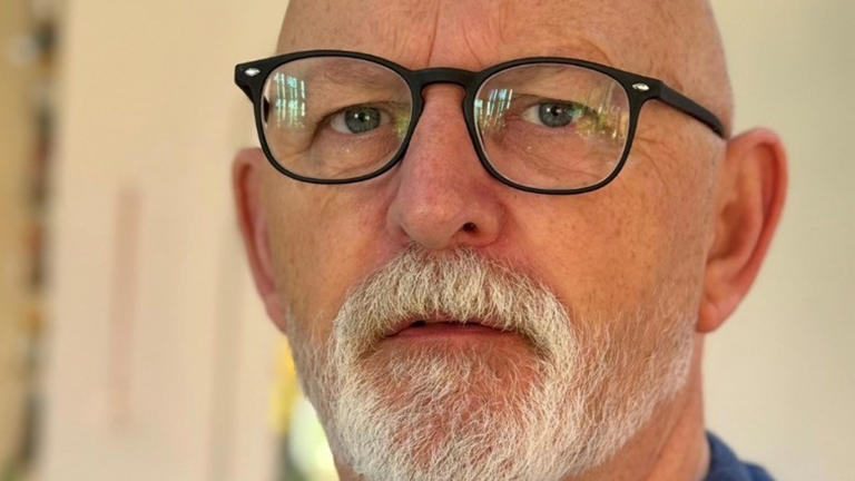 Train driver who died in crash that injured 100 had passed red signal ...