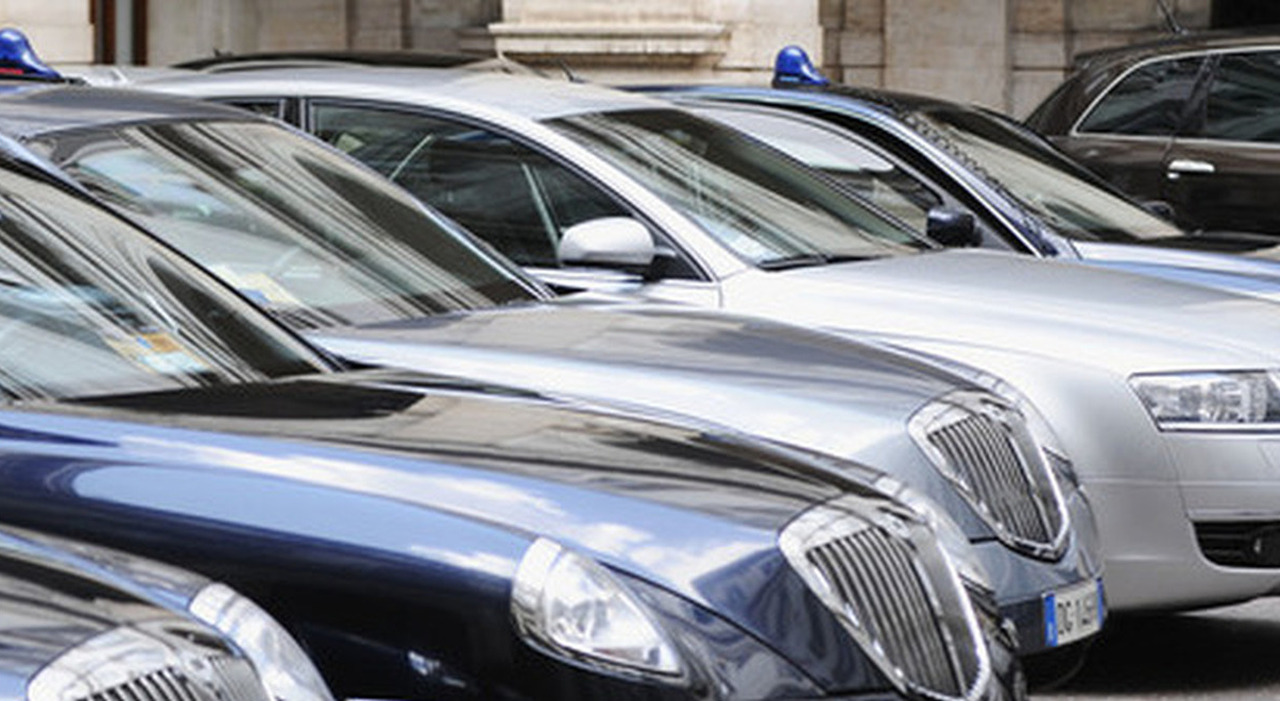 Auto blu, Palazzo Chigi compra 4 nuove sirene per i ministri senza ...