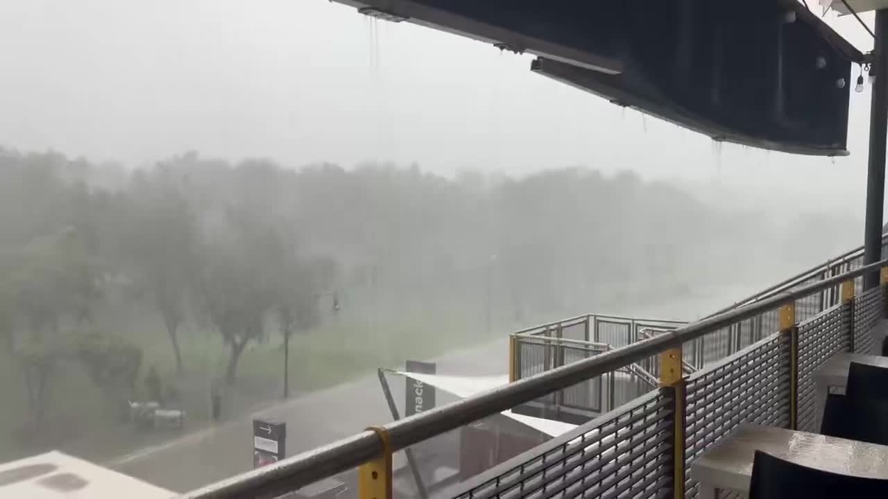 Heavy rain hits Monterrey during sudden storm