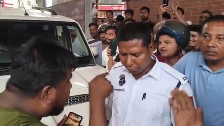 Traffic constable Rekibul Ali suspended for taking bribe in Guwahati