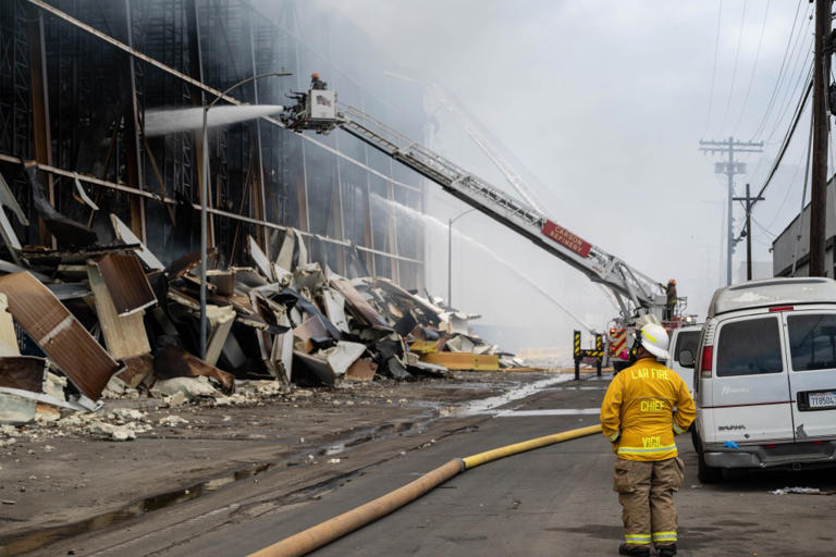 Race against time in fight with 500,000-square-foot Boyle Heights fire