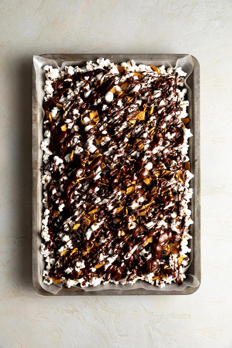 S'mores popcorn mix