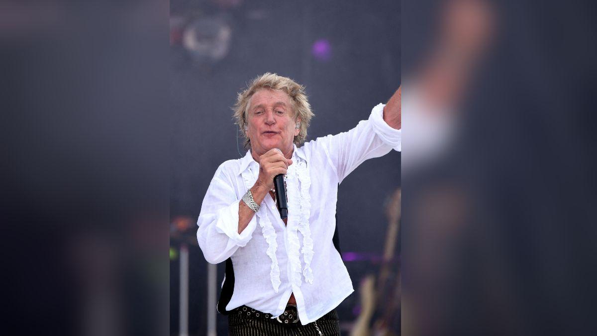 Sir Rod Stewart sparks fears he'll literally run himself to death ...