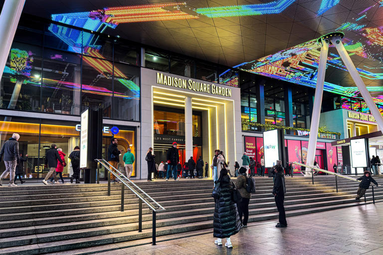 Man dies after falling from balcony during Madison Square Garden concert