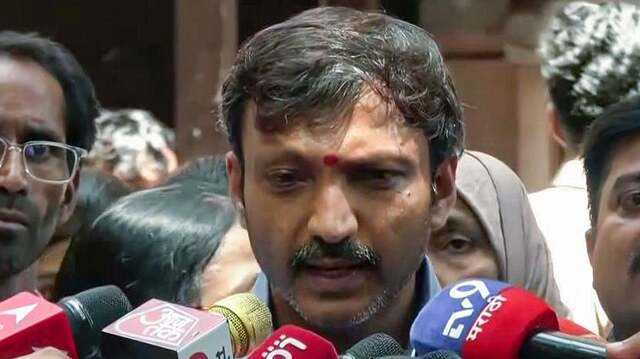 Rebel Shiv Sena (UBT) MP Omprakash Raje Nimbalkar to join Shinde-led ...