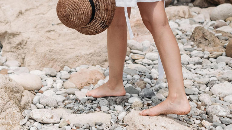 5 benefits of walking barefoot over cobblestones