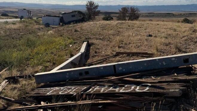"Leaving colorful Colorado" sign destroyed in crash