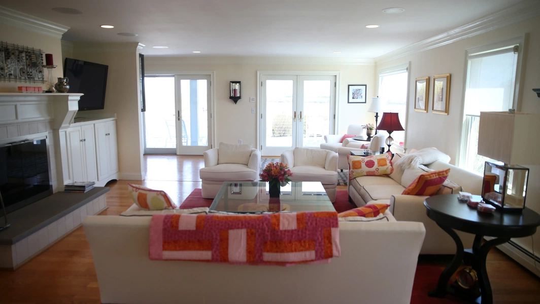 Shaker beige: Warm, versatile interior color