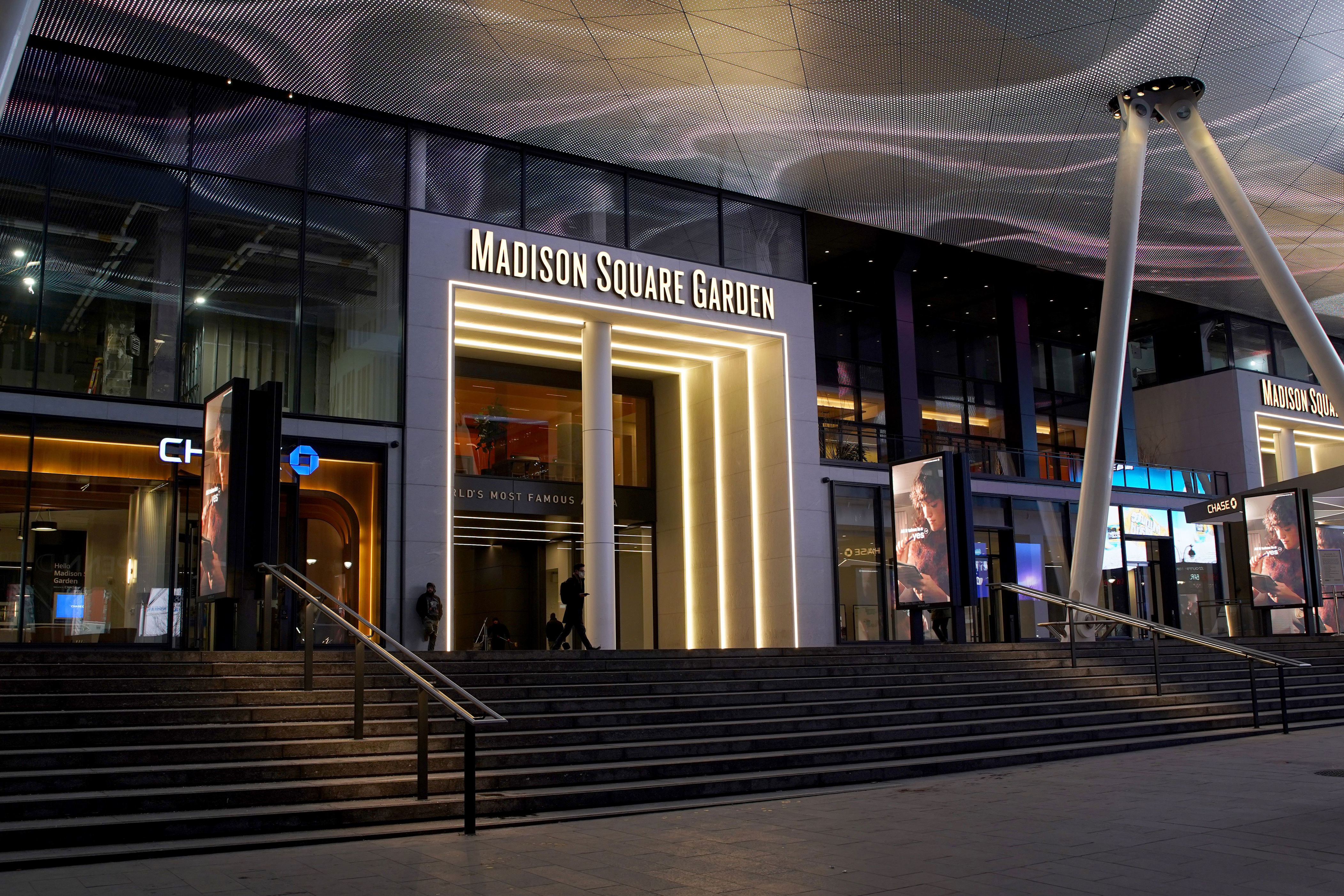 Man dies after falling at Goose Madison Square Garden show