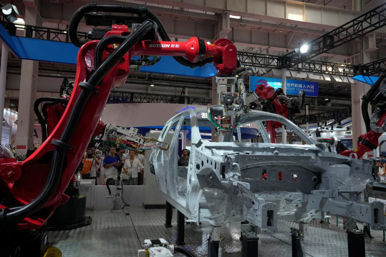 GM replaces more than 1,000 workers with 50 robots at flagship Detroit ...