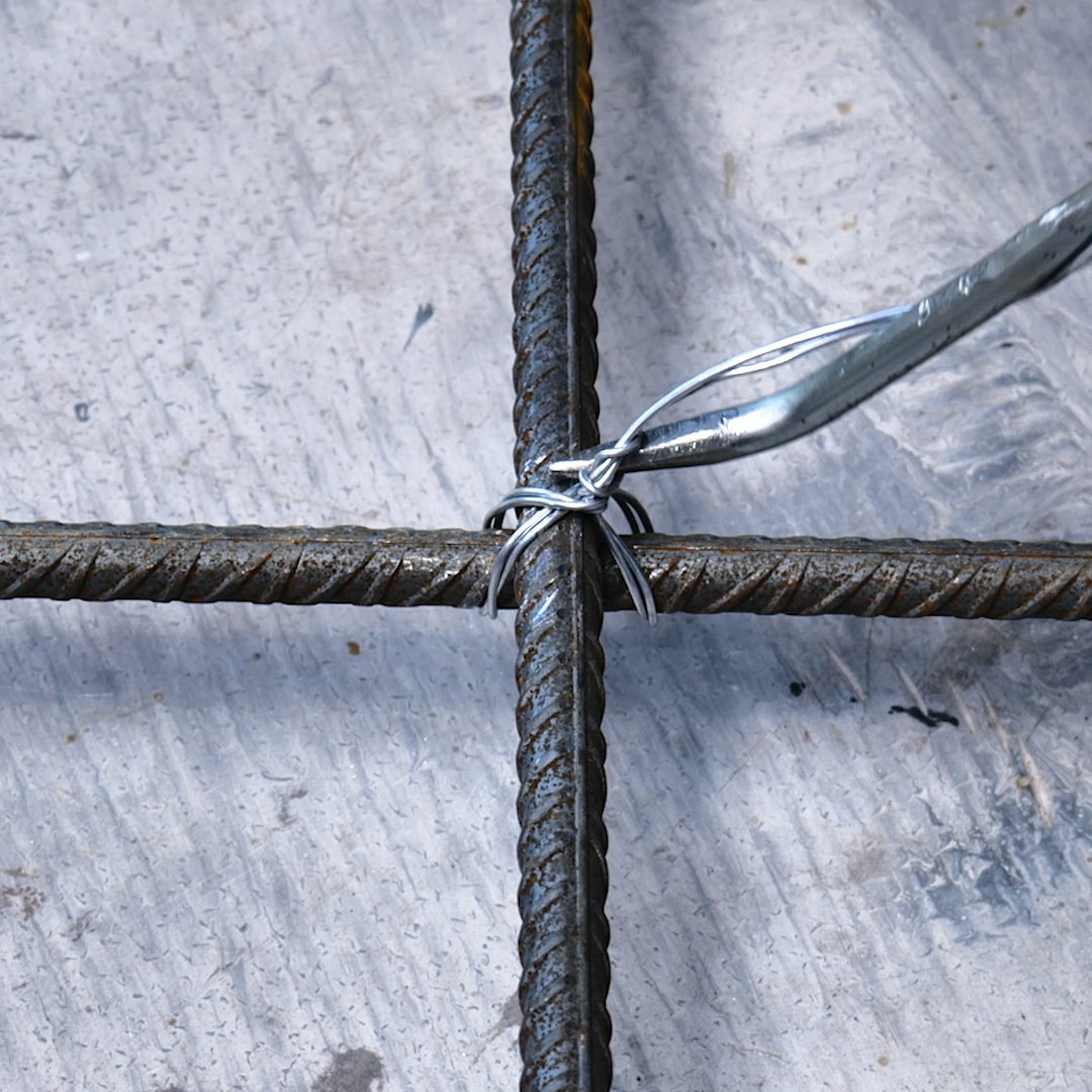 Securing the structure with this rebar hack 🔨 ️