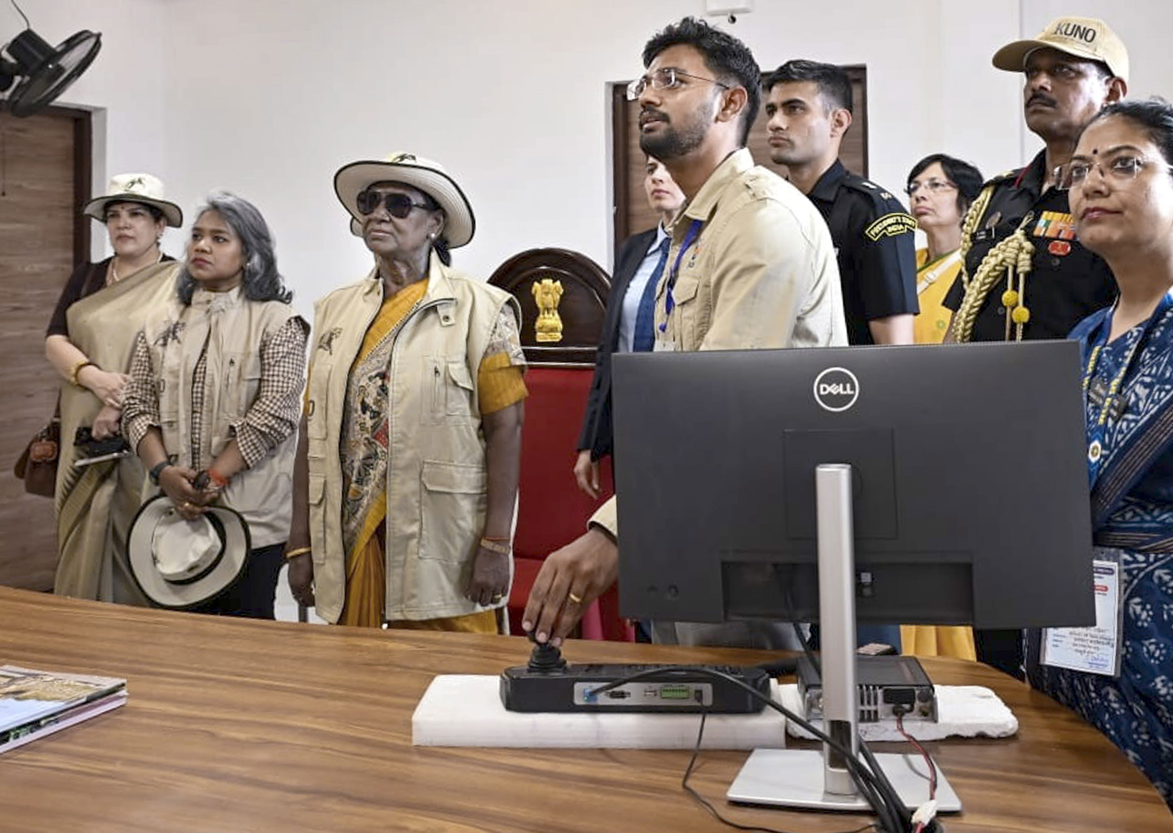 President Murmu visits cheetah command and control centre at Kuno ...