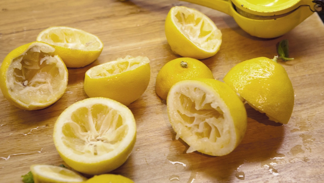 Easy methods and uses for homemade lemon curd