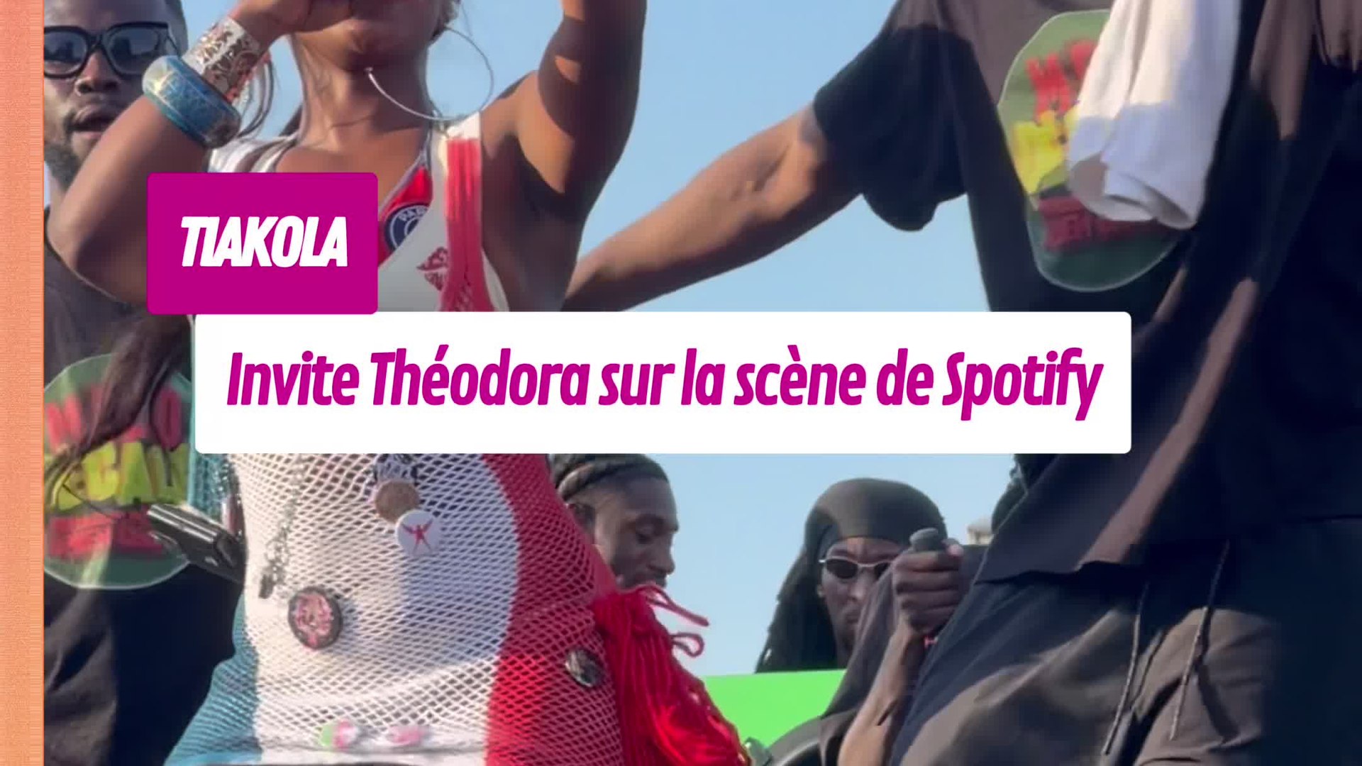 Tiakola invite Théodora sur la scène de Spotify pour la fête de la ...