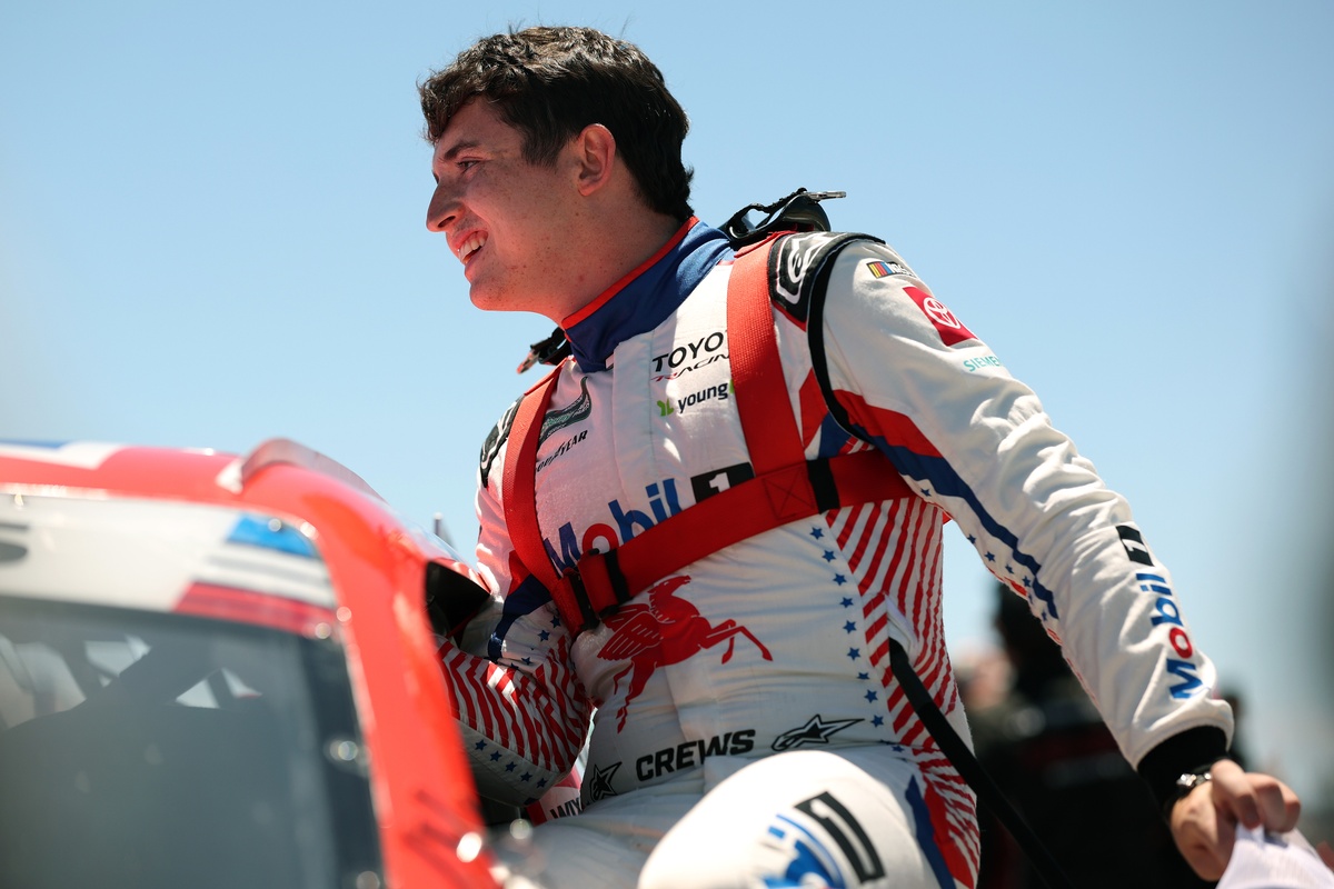 Christopher Bell gets out of car mid-race, replaced by Brent Crews in ...