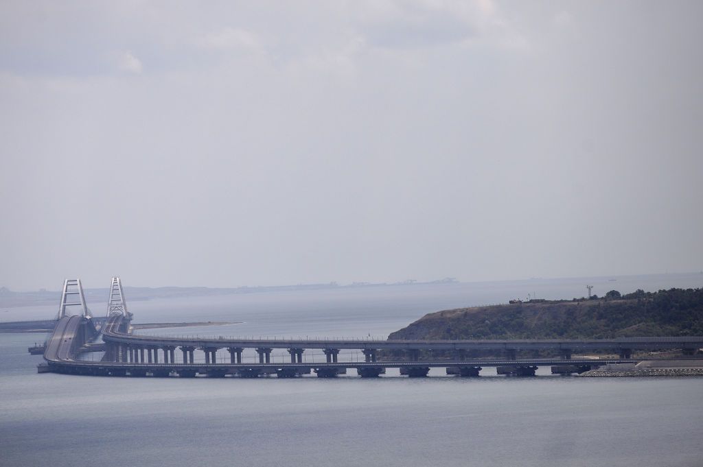 Ukraine war latest: Ukraine strikes both sides of Crimean Bridge ...