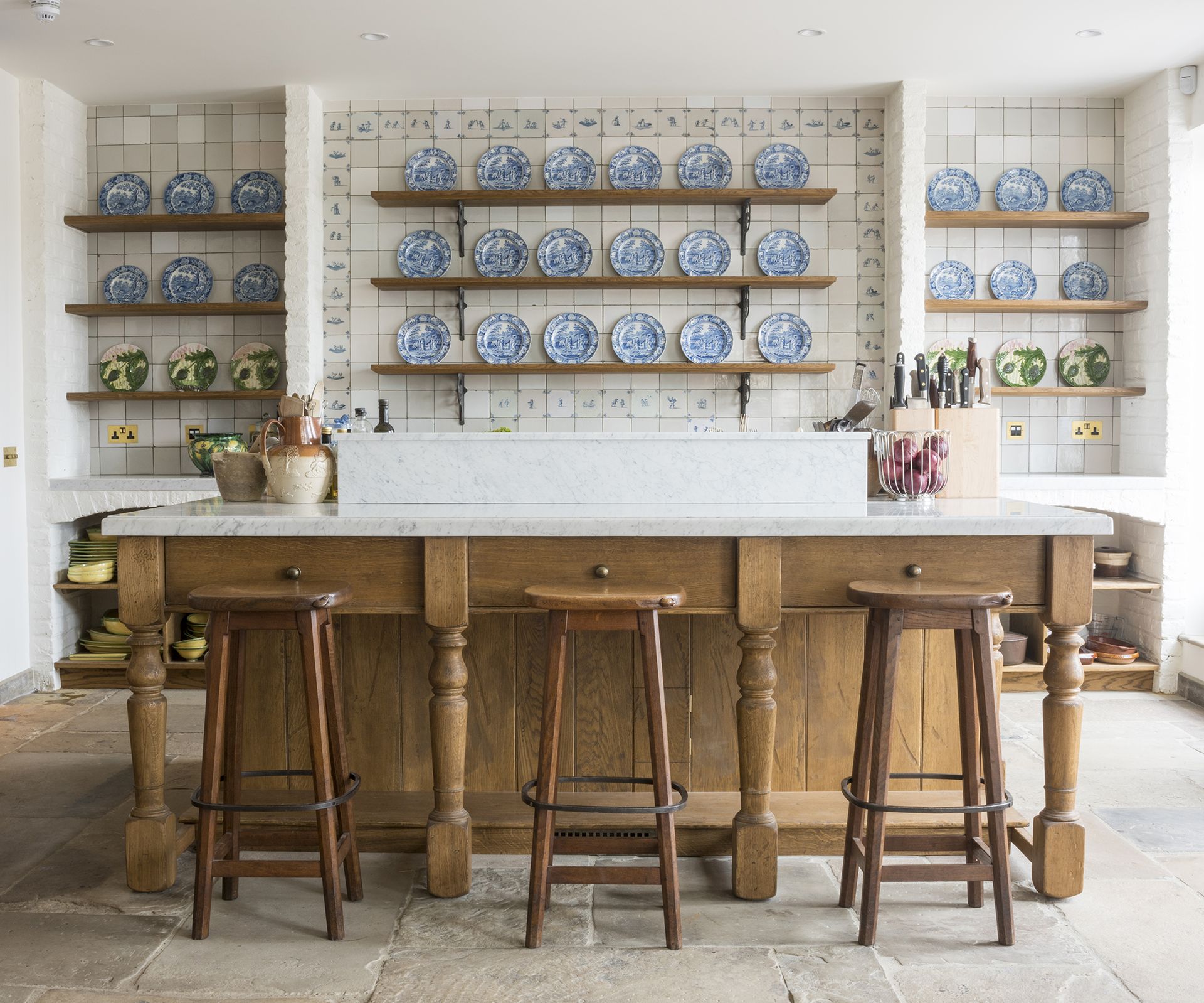 French country kitchen ideas – designs with Gallic charm