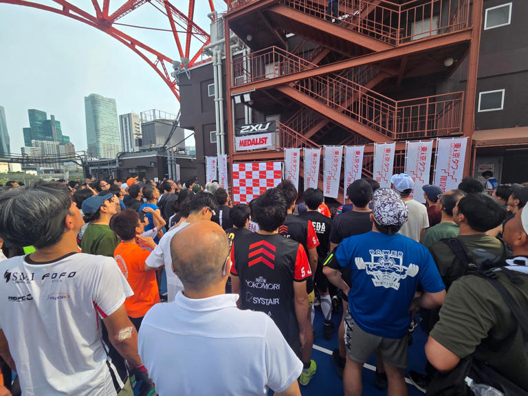 Tokyo Tower vertical run draws multi-generational participants