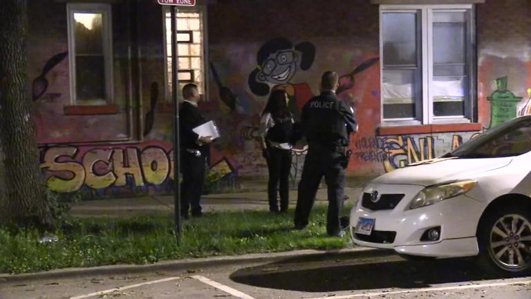 Man found shot to death in Little Village, police say