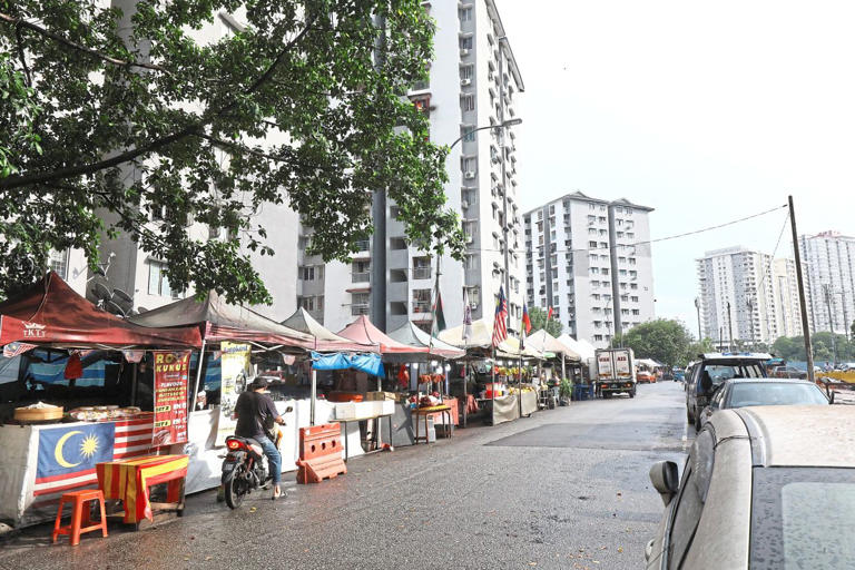 DBKL urged to clear unlicensed Wangsa Maju food stalls