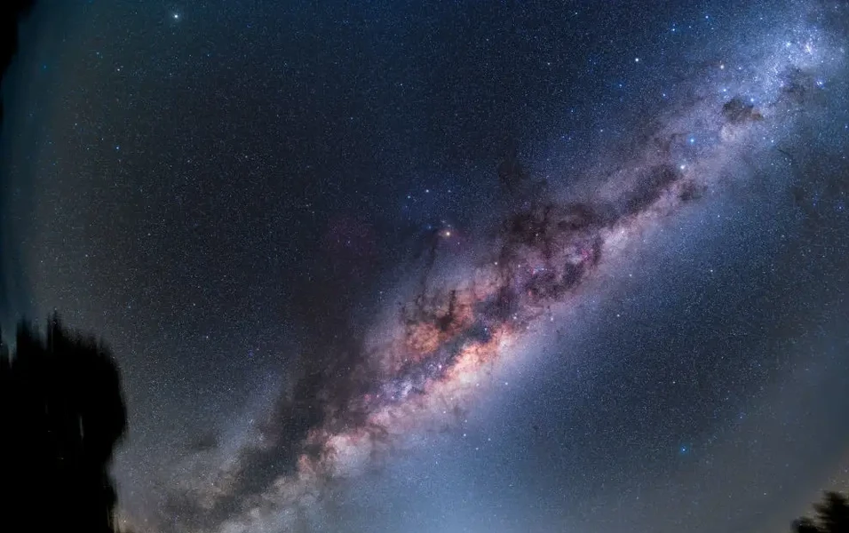 Machine learning revives dark matter theory for Milky Way glow