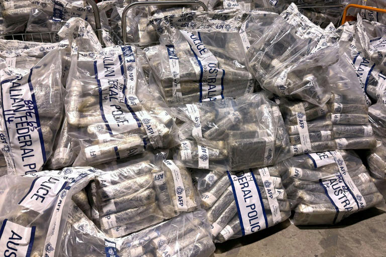 Australian police seize record 2.7 tonnes of cocaine