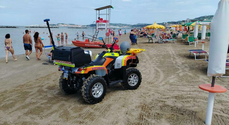 Palombina senza soccorso, bimbo di 5 anni ferito in mare. Il padre ...