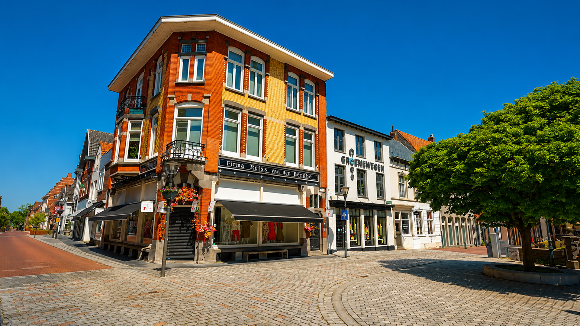 Hulst Netherlands offers a peaceful walk through history (4K)