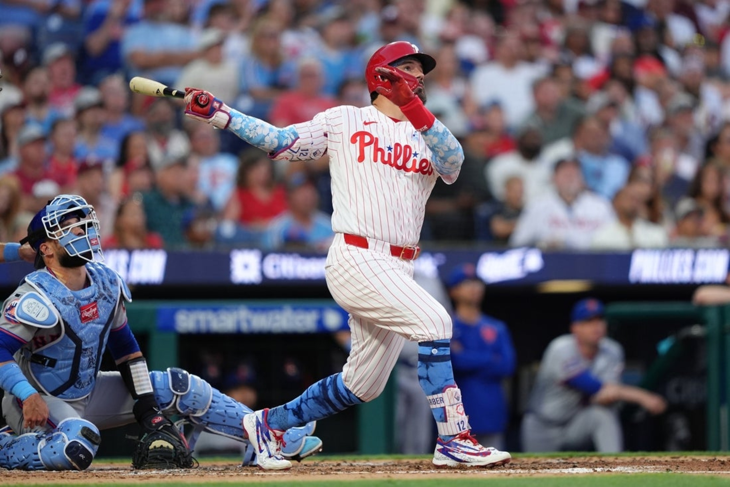 Phillies batter Mets behind Kyle Schwarber, Bryce Harper