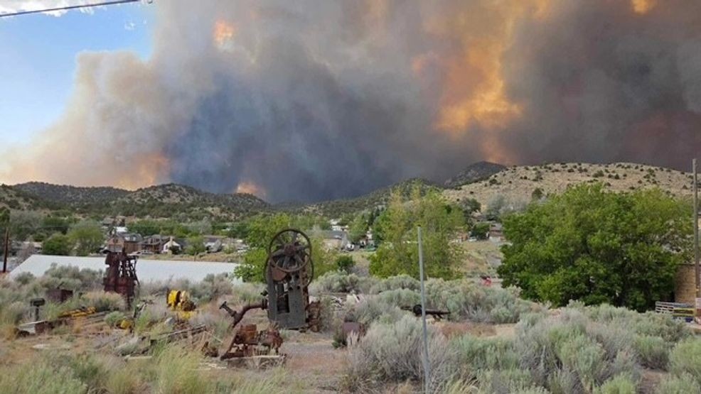 Firefighters protect homes in Eureka as Iron Fire burns uncontained in ...