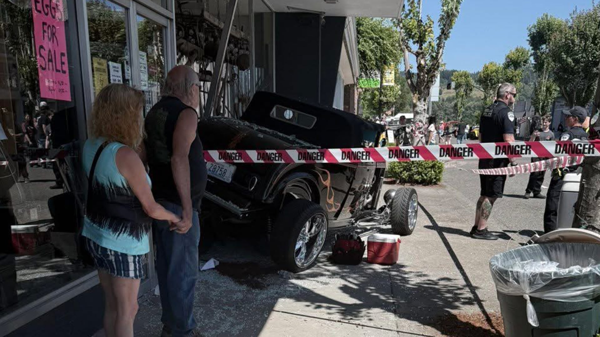 Car drives into storefront during Woodland festival, one injured