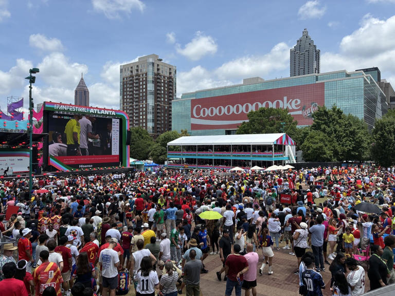 Thousands of fans celebrate Spain’s World Cup victory at Atlanta Fan ...