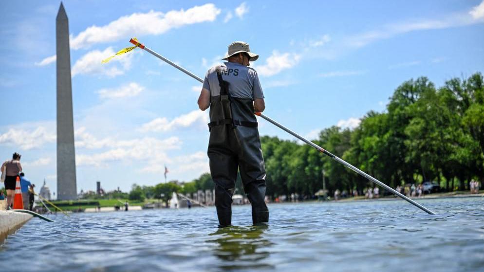 After Trump inspects Reflecting Pool, he says repair work will begin ...