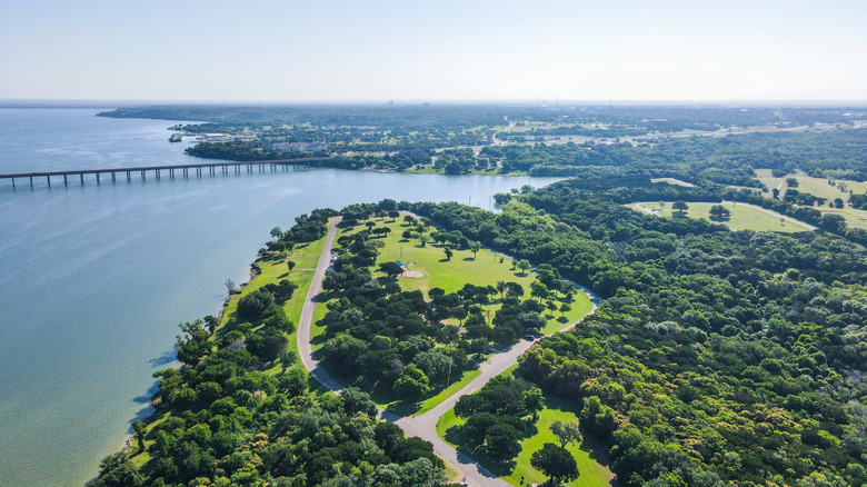 Forget Florida, retire to Texas' peaceful Waco suburb with lake views ...
