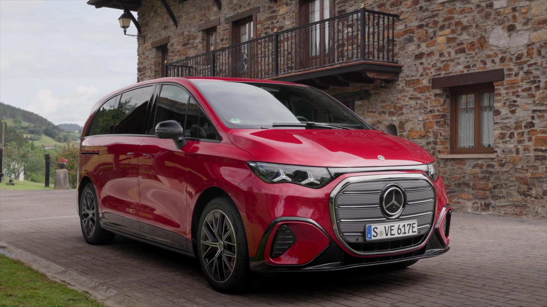 The all-new electric Mercedes-Benz VLE 400 4MATIC design preview in ...