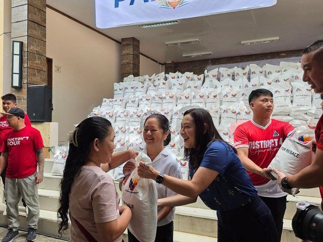 First Lady Liza Marcos leads rice distribution drive in Quezon City