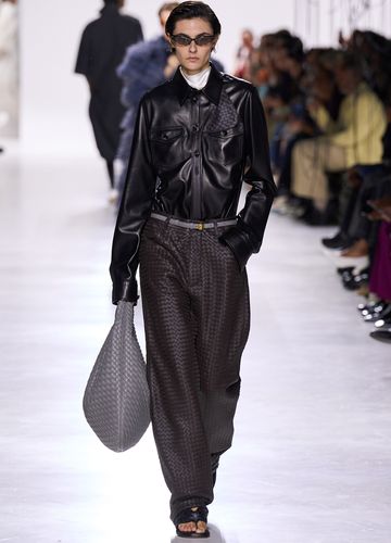 Chic, minimalistisch und ein Hauch Côte d'Azur: Zehenstegsandalen sind ...