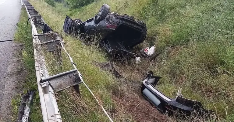 Wypadek na autostradzie A1 w Dębieńsku. Tyle zostało z osobówki po ...
