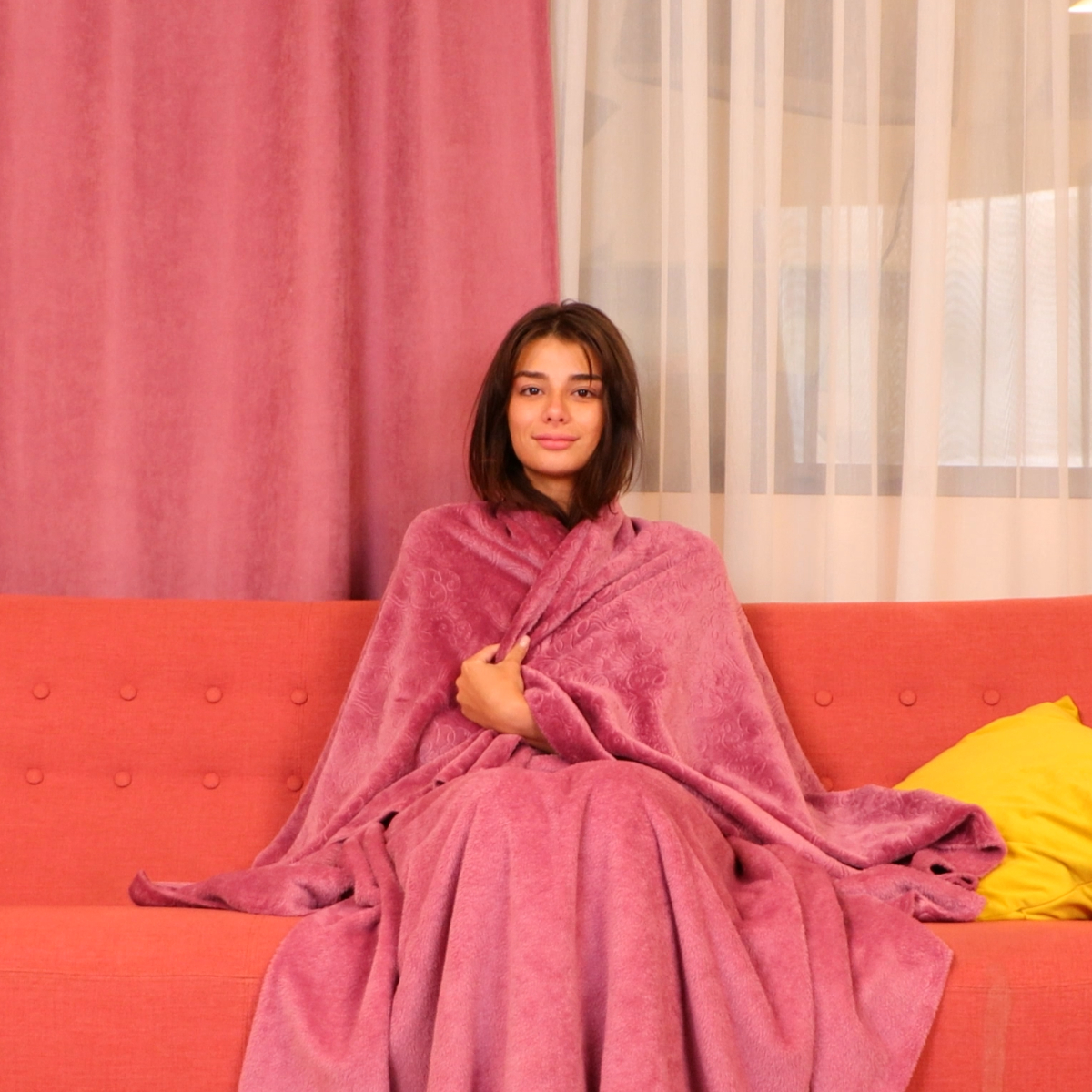 This DIY blanket wraps you from head to toe 🥰