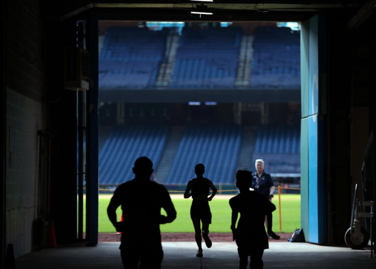 Runners take the field at Progressive Field for annual inside the park ...
