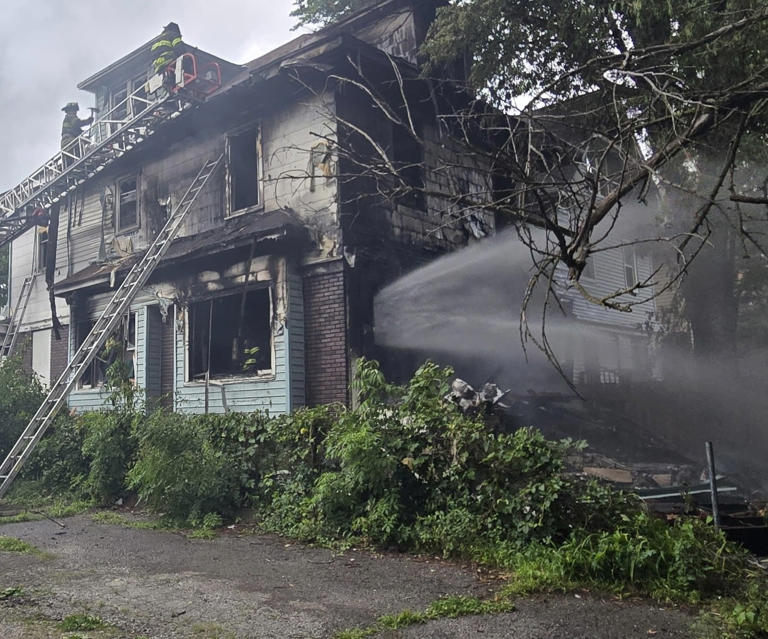 KCFD crews knock out three-story house fire Sunday afternoon