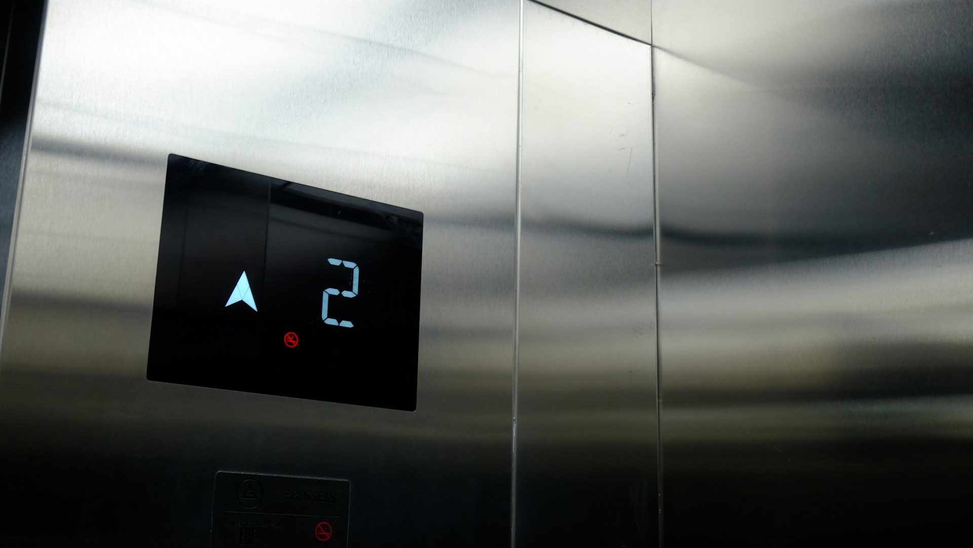 9 elevator etiquette rules most people ignore