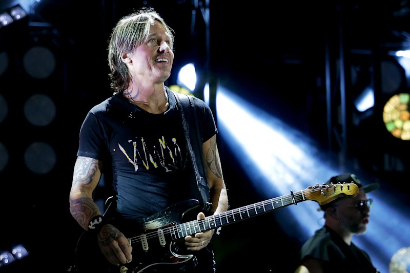'Stirring up rumours': Country singer speaks out about rumours of a ...