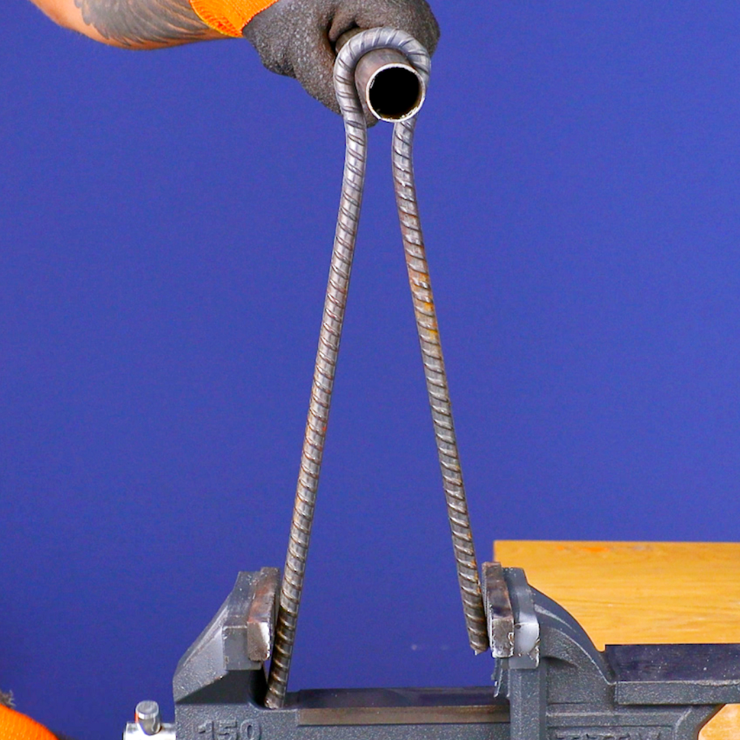 Bending steel rebar into a knot to make a shelf! 😍