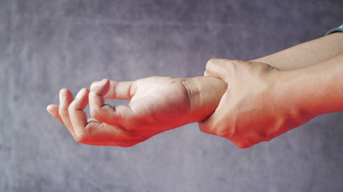 The overlooked symptoms that may appear before a vitamin deficiency is ...
