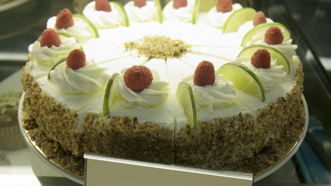 Baking and frosting a perfect key lime cake